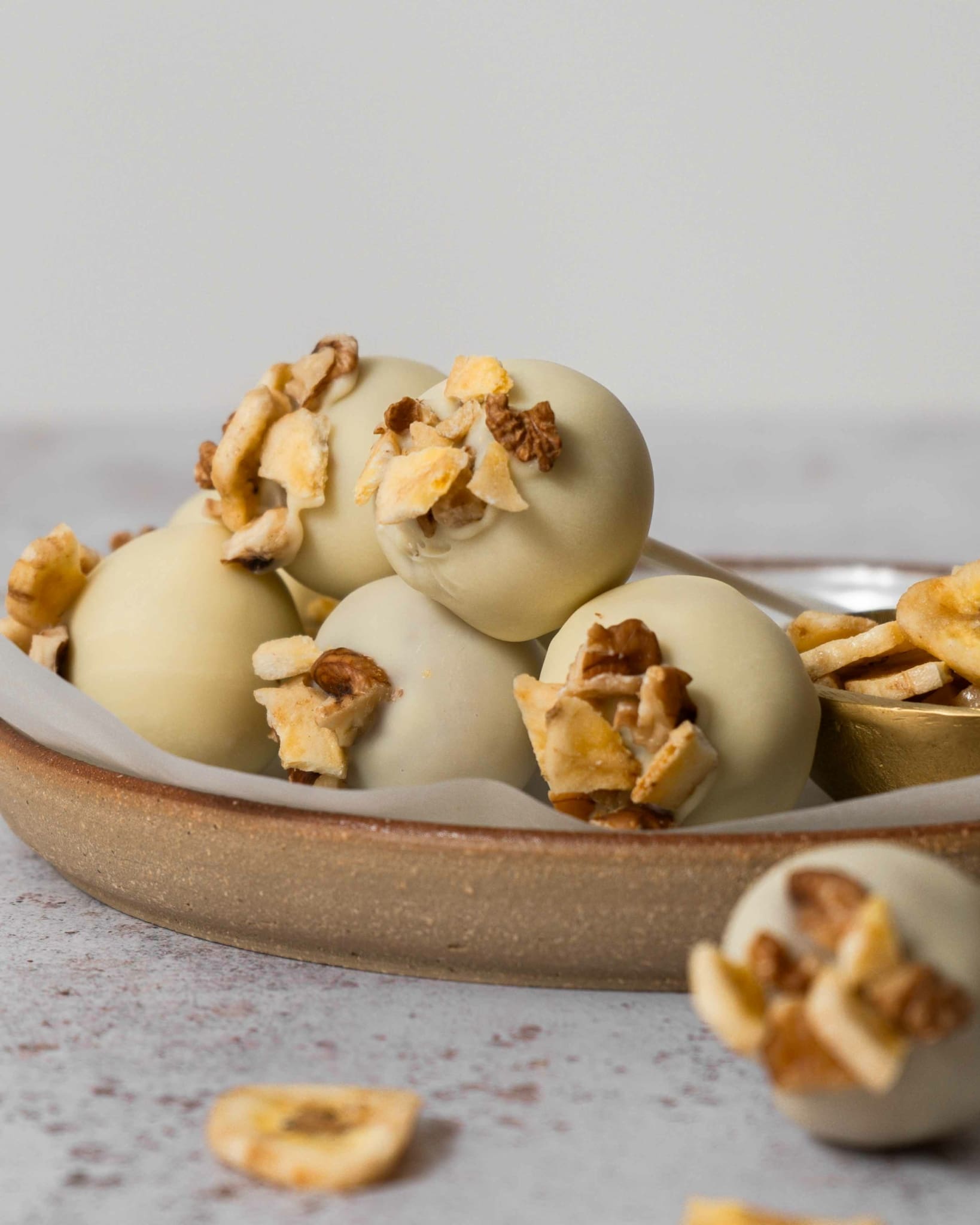 White Chocolate Banana Bread Cake Pops (Vegan Recipe)